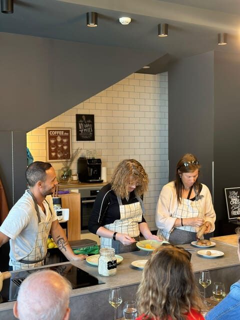 Porto: Local Market Tour & Cooking Class/Showcooking - Why This Tour Works Well