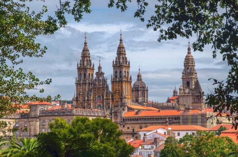 Porto: Santiago de Compostela and Valença do Minho Day Tour - The Walk along the Caminhos de Santiago