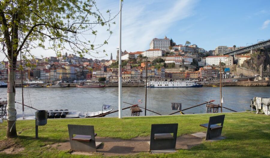 Private 4 hours tour of the "Main Monuments" in Oporto - Why This Tour Offers Good Value