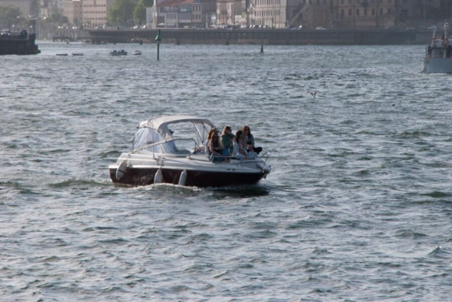 Private Boat Tour 6 Bridges 1h30, group price up to 6px - What to Expect During the Tour