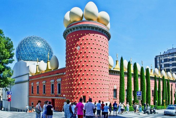 Private Dalís World Wine and Cava Tour with Hotel pick-up from Barcelona - A Complete Look at the Private Dalís World Wine and Cava Tour from Barcelona