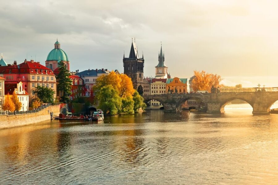Private English speaking driver from Vienna to Prague & back - Frequently Asked Questions