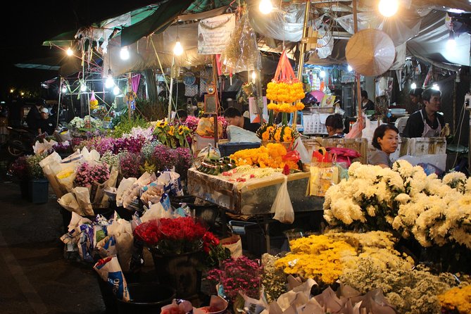 Private Evening! Crisscross Chiang Mai's Night by the classic Tuk Tuk - Key Points