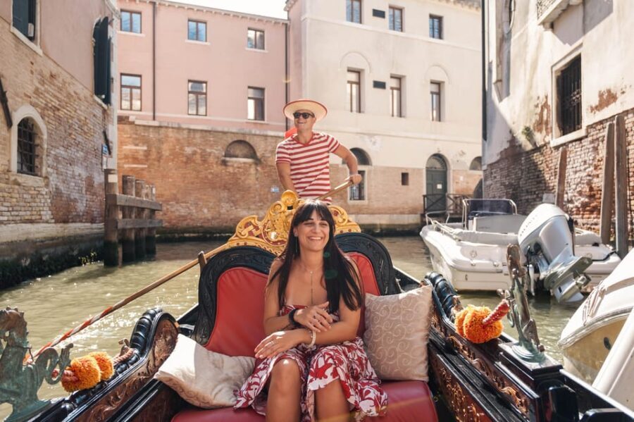 Private Photoshoot of Your Gondola Ride in Venice - Why choose this experience?