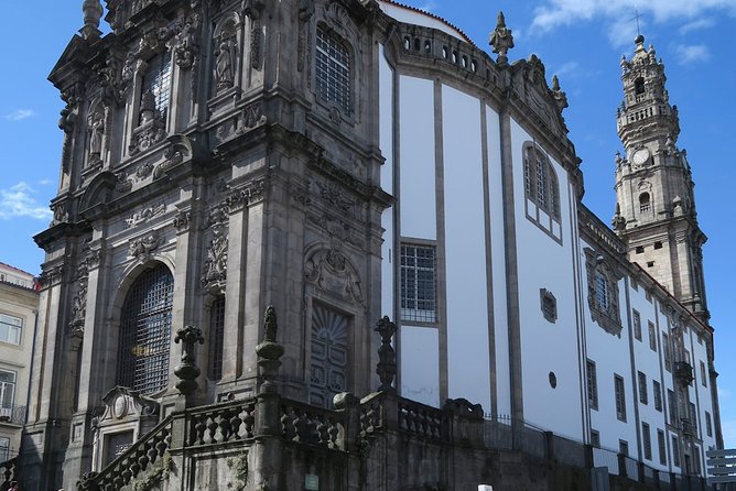 Private Return Transfer from & to Porto airport to Porto - Introducing the Porto Airport Transfer Service: A Practical Getaway Helper