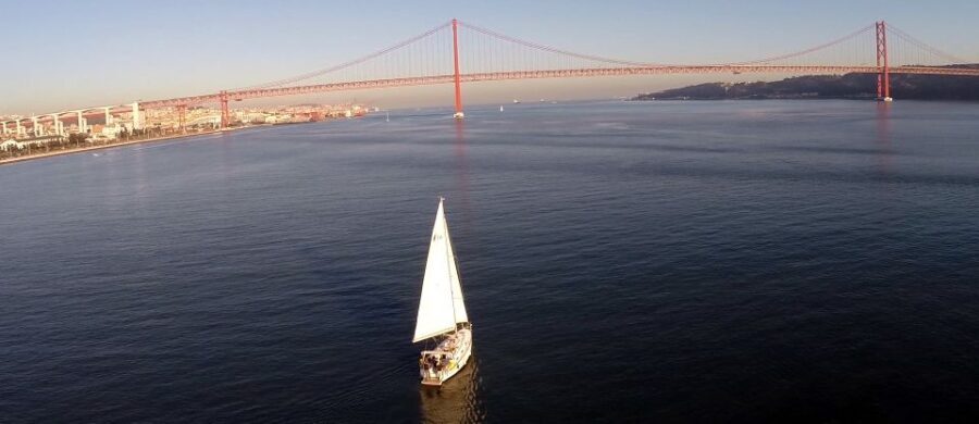 Private Romantic cruise with sparkling wine- 2-Hour- Lisbon - Who Is This Tour Best Suited For?