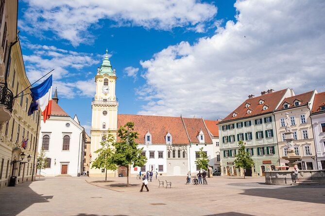 Private Tour from Budapest to Prague Sightseeing - Key Points