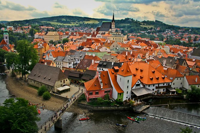 Private transfer from Prague to Salzburg with Stopover in Cesky Krumlov - Key Points
