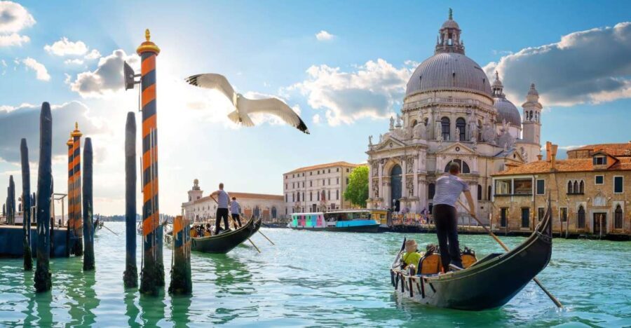 Private Walking Tour of Venice's Old Town with Gondola Ride - Analyzing the Value