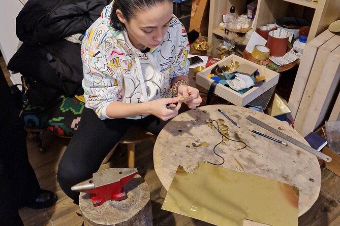 Real Roma Community Crafting Workshop - Discovering the Real Roma Community Crafting Workshop in Bucharest