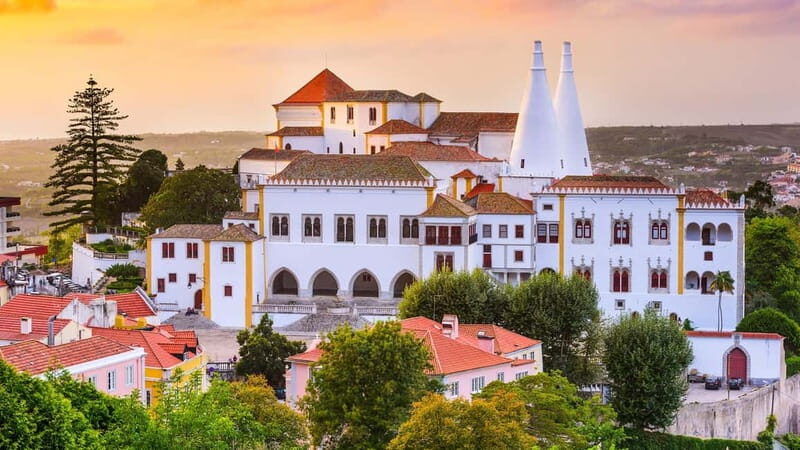 Regaleira Palace, Pena Palace, Cabo da Roca e Cascais - The Journey Begins: Sintra Village