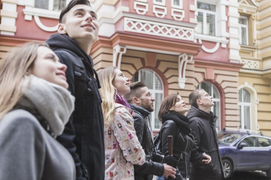 "Rent a Local & Unveil the City in 2 hours" - Detailed Breakdown of the Itinerary
