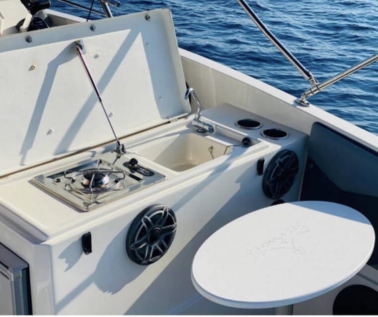 Rent Barca Dylet 85 and explore the Aeolian archipelago. - What to Expect: The Boat and Its Features