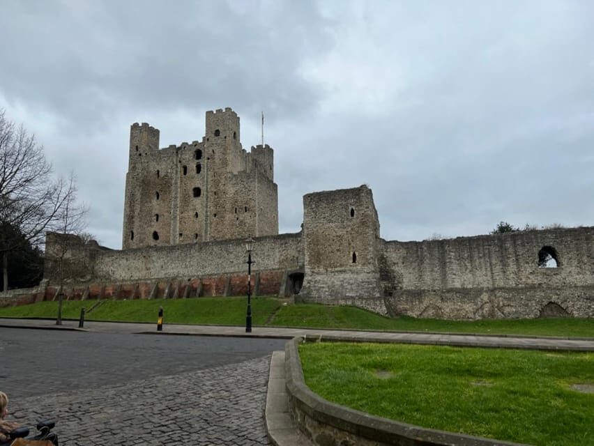 Rochester: Private 2hr Walking Tour with a Blue Badge Guide - Literary Heritage: Charles Dickens’ Rochester