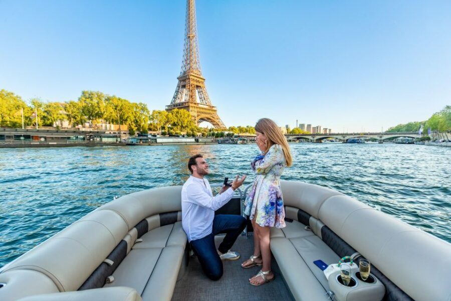 Romantic photo shooting on a private boat in Paris - The Photography: A Personal Touch