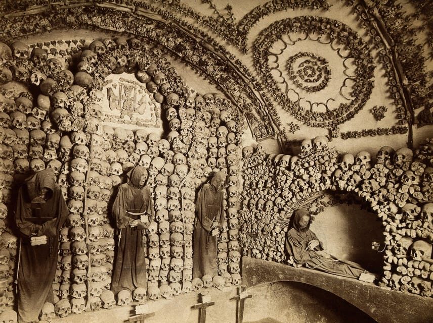 Rome: Capuchin Crypts Express Tour - Itinerary Breakdown