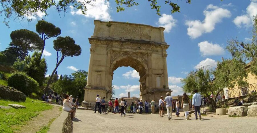 Rome: Colosseum, Roman Forum, and Palatine Hill Tour - Meeting and Starting the Tour