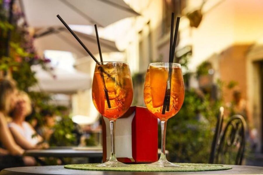 Rome: Evening Walking Tour with Cocktails and Local Guide - The Itinerary Breakdown