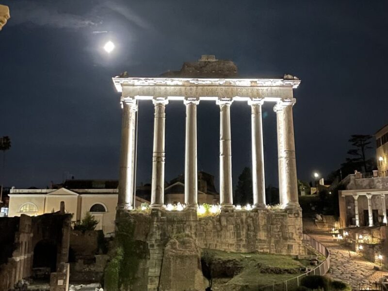 Rome: Nighttime Tour Outside the Colosseum with Local Guide - Key Points