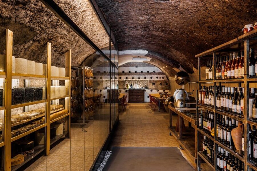 Rome: Taste in Testaccio gastronomic rarities in an aging cave - The Sum Up