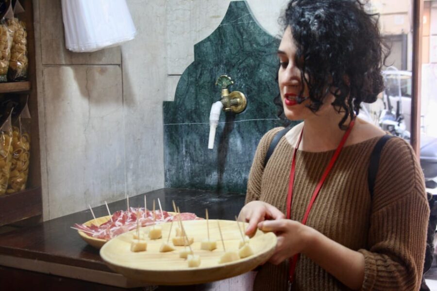 Rome: Trastevere Quarter Street Food Tour with Sightseeing - What Makes This Tour Stand Out?