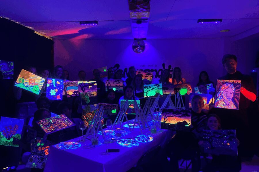 Rotterdam: Paint and Sip in the Dark at Rembrandt van Wine - FAQs