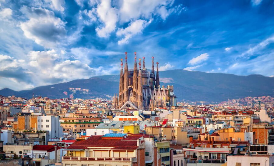 Sagrada Familia: A Journey into Gaudís Masterpiece - Breaking Down the Itinerary