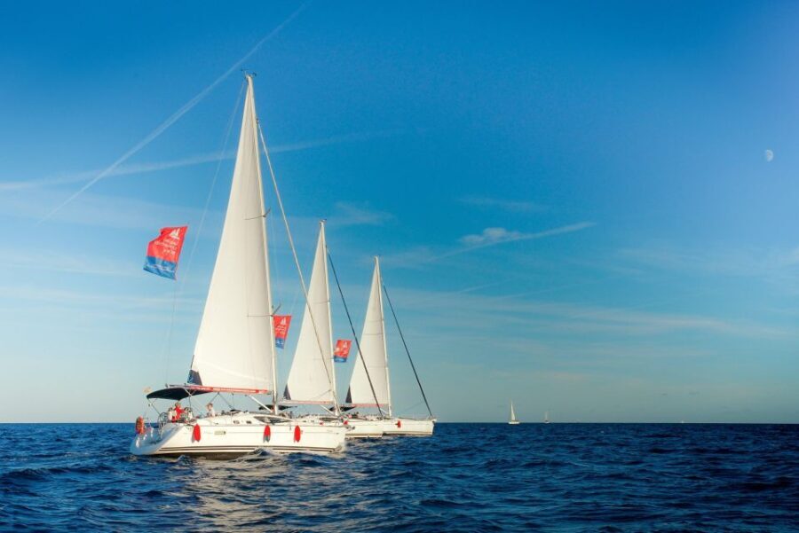 Sagrada Familia and Sailing Experience - Diving Into the Itinerary