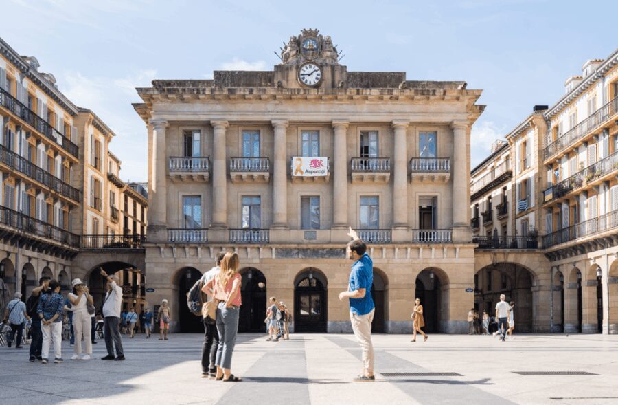 San Sebastian Aquarium Entry Ticket and City Walking Tour - Analyzing the Value