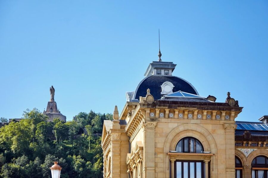 San Sebastian: Express Walk with a Local in 60 minutes - Price & Value