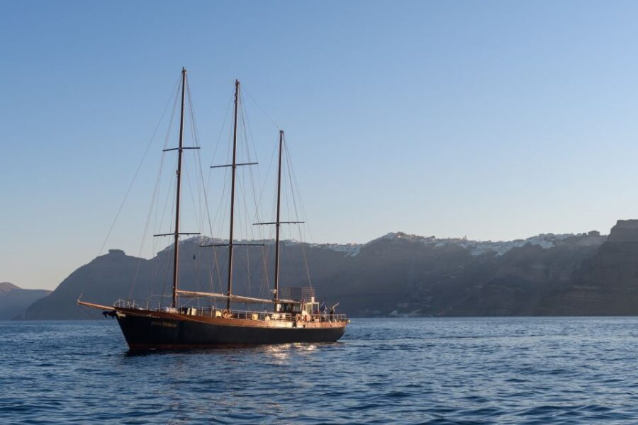 Santorini: Caldera and Oia with King Thiras Boat - An In-Depth Look at the Santorini Caldera and Oia Tour