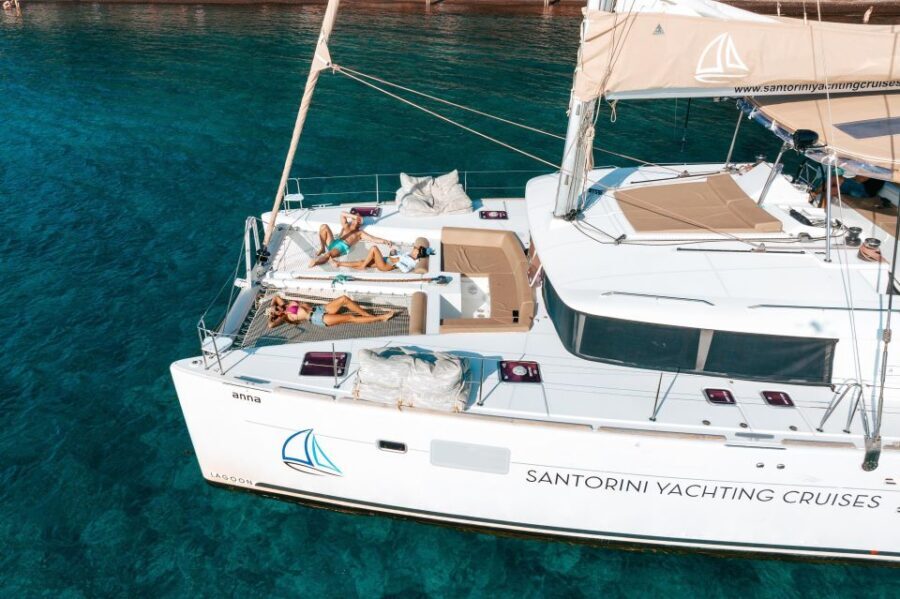 Santorini Catamaran Day Cruise: Lunch, Drinks and Transfers - Why This Cruise Works Well