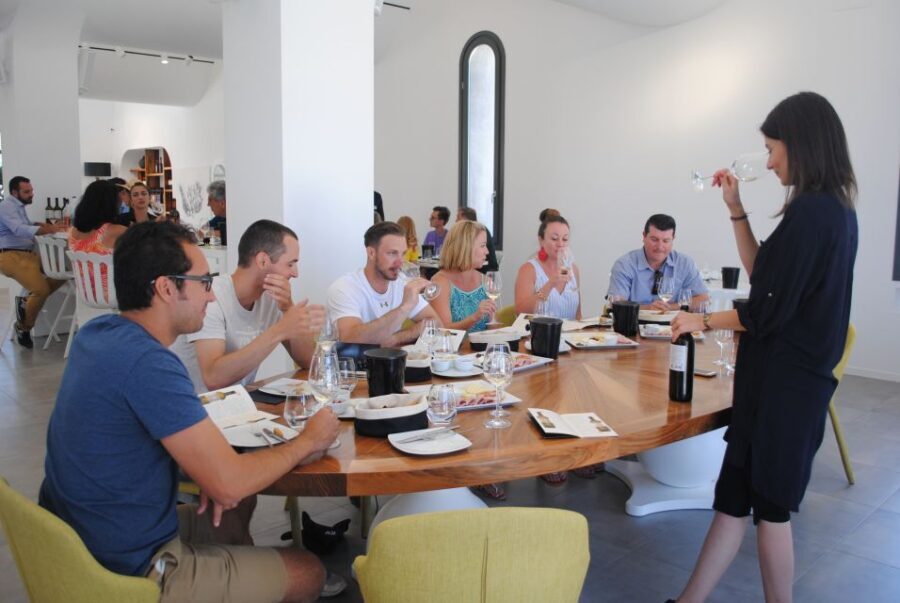 Santorini: Guided Wine Tour with Pickup and Snacks - Detailed Breakdown of the Itinerary