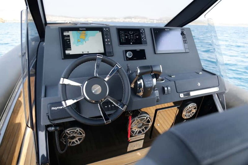 Santorini: High-Speed Cruise on a Sleek, Modern Yacht - What to Expect and Practical Tips