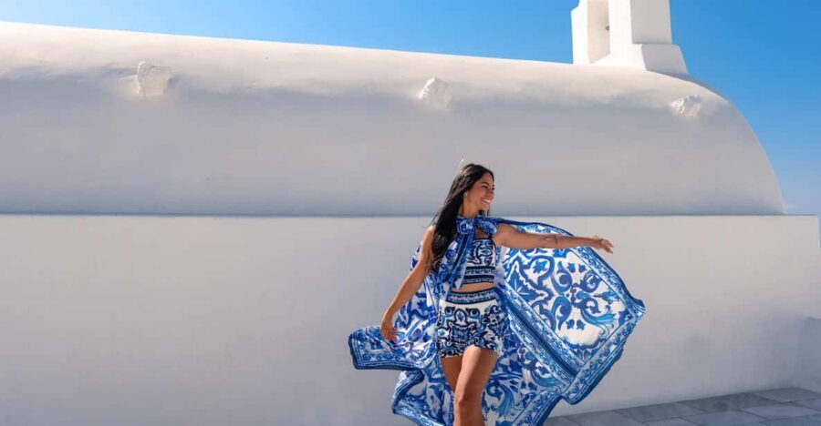Santorini: Private Photoshoot Tour by a Pro Photographer - Value and Practicality