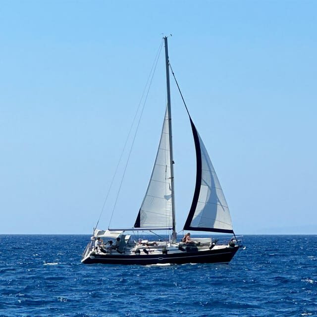 Santorini: Sailing Yacht cruise with full meal and drinks - FAQ
