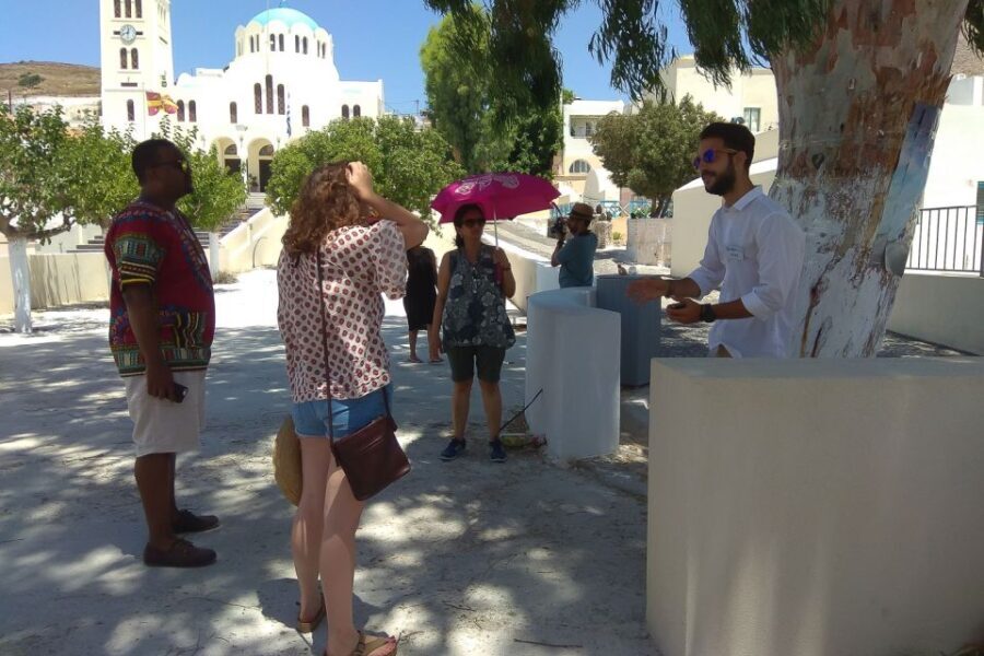 Santorini: Traditional Sightseeing Bus Tour with Oia Sunset - The Itinerary: Breaking Down the Day