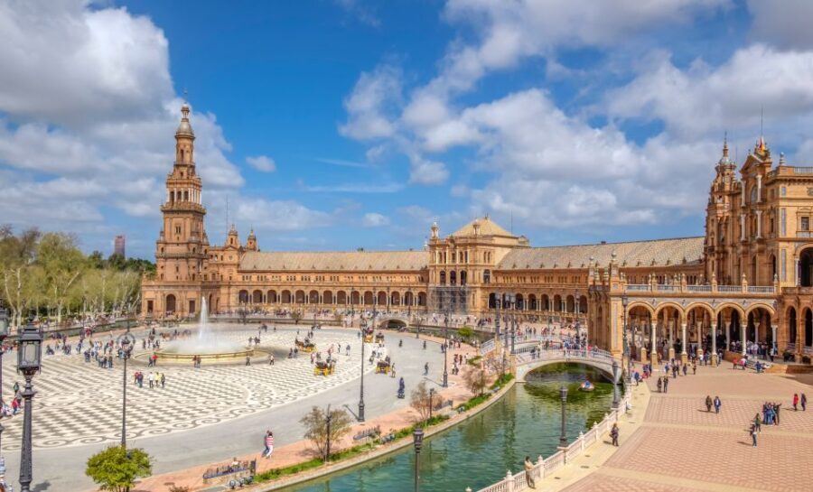 Seville: 4-Hour Private Palaces Guided Walking Tour - Tour Breakdown: What You Can Expect