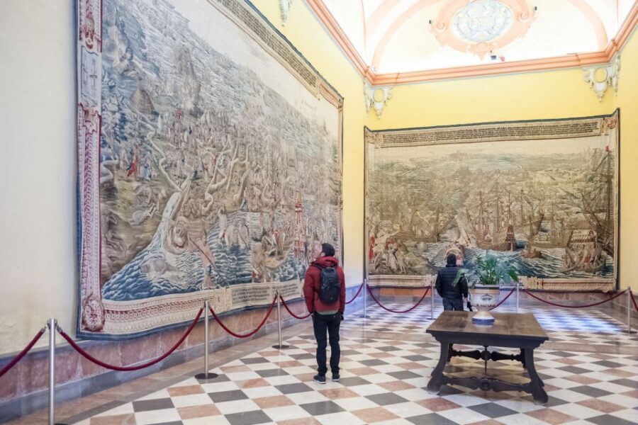 Seville: Cathedral, Giralda & Alcazar Entry With Guided Tour