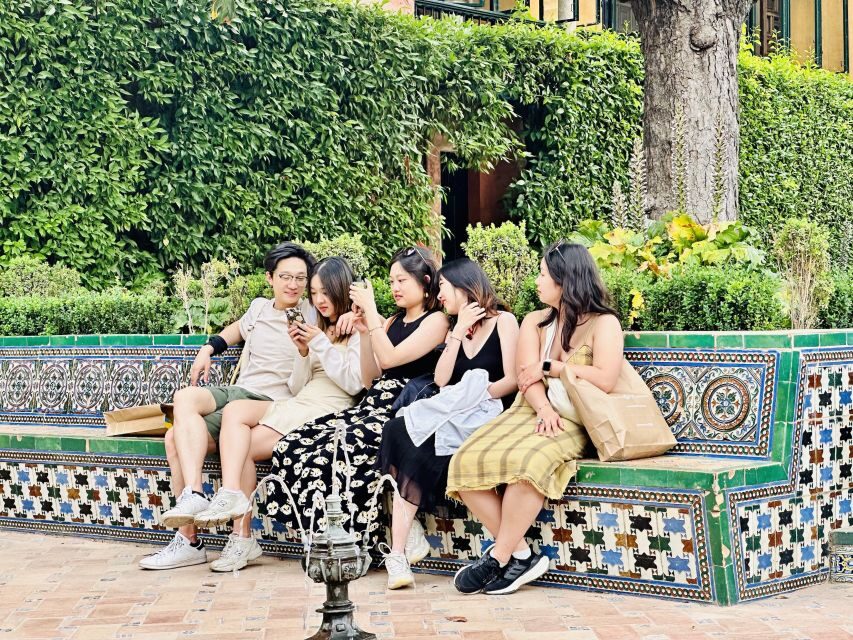 Seville: Royal Alcazar & Highlights of Seville Walking Tour - Santa Cruz: The Historic Jewish Quarter