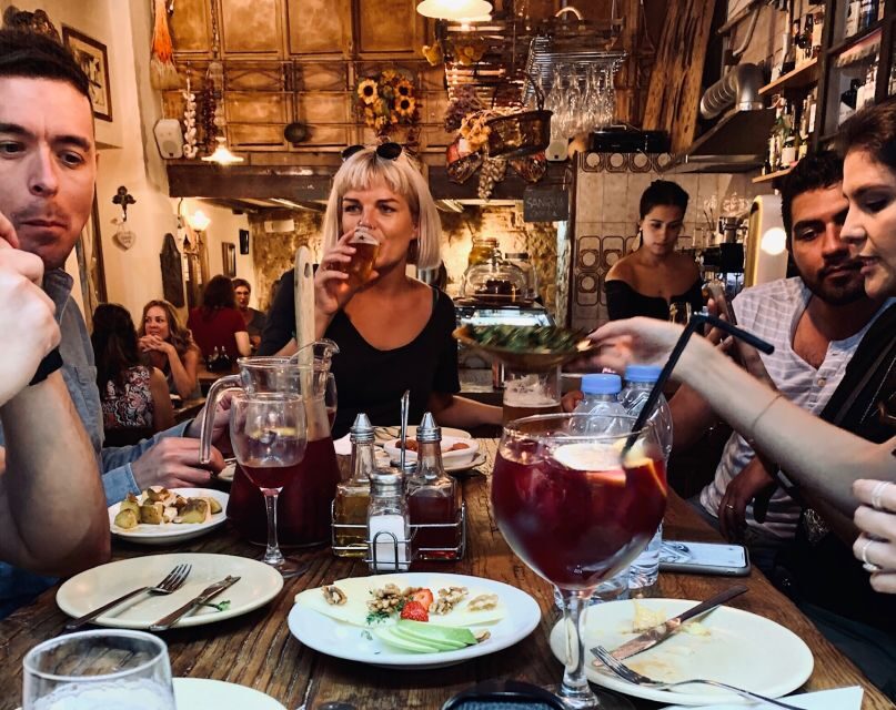 Sightseeing Barcelona by Bike, Photo-shooting & Tapas - Walking Through the Highlights