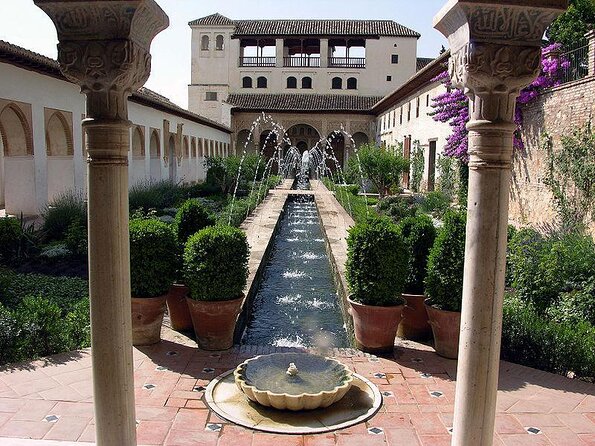 Skip the line: Alhambra Palace and Generalife Gardens Private Guided Tour - Key Points