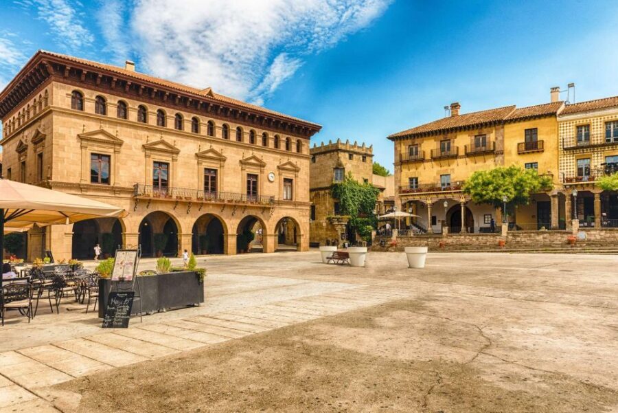 Skip-the-line Poble Espanyol Barcelona Spanish Village Tour - Guided tour: Insights that make the difference