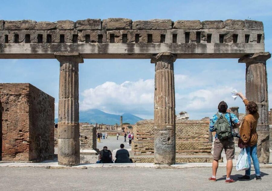 Sorrento: Pompeii and Mount Vesuvius Day Trip with Guide - What Makes This Tour Stand Out