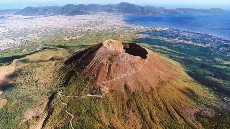 Sorrento:Enjoy Pompeii & Vesuvius/Winery in private transfer - Itinerary Breakdown