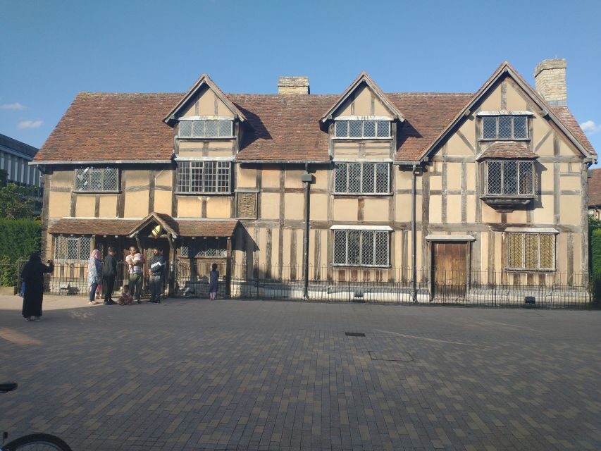 Stratford-Upon-Avon: The Famous Walk Talk Show - What Makes It Stand Out?