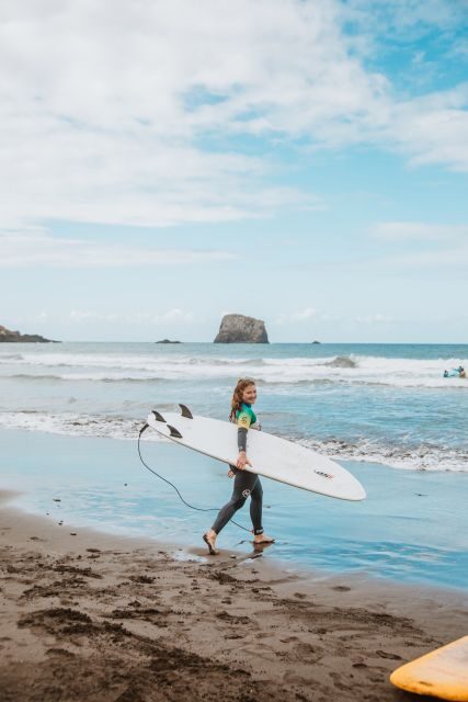 Surf lesson in Madeira - An In-Depth Look at the Surf Lesson Experience