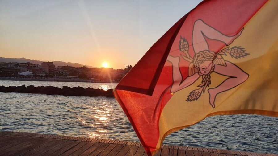Taormina: Sunset Boat Tour with Aperitif