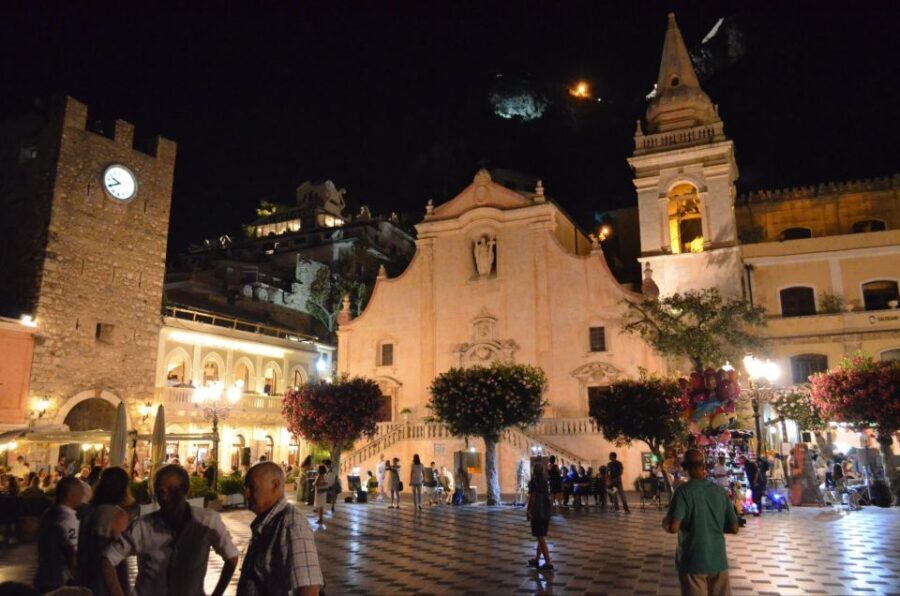 Taormina: Sunset Walking Tour & Aperitif on Rooftop Terrace - The Rooftop Aperitif Experience