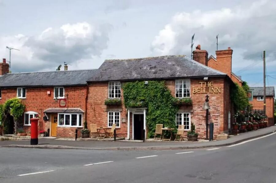 The Alternative Shakespeare Tour + 3 Course Carvery - The Experience: Authentic, Engaging, and Scenic